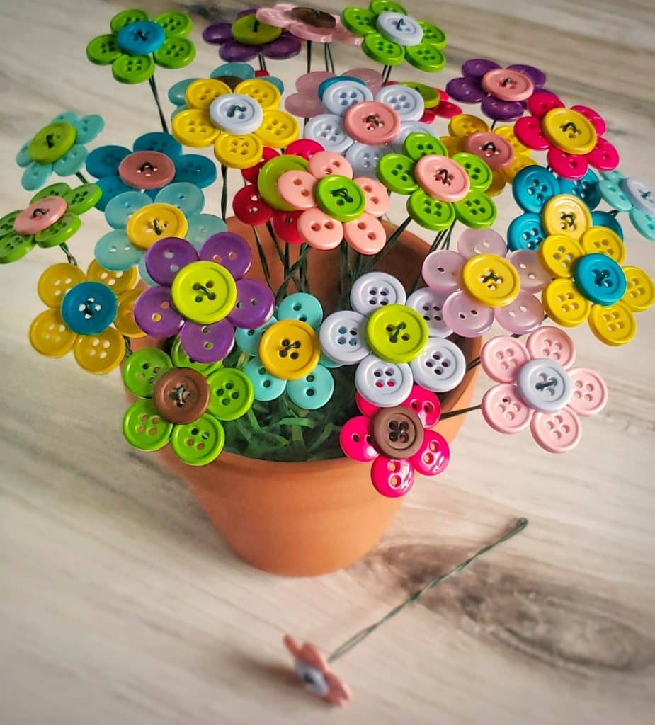 35 Amazing Button Craft and Art Projects - Mothers Always Right